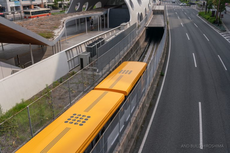 未来のデザイン！ アストラムラインの新型車両7000系が運行開始！ | AND BUILD HIROSHIMA